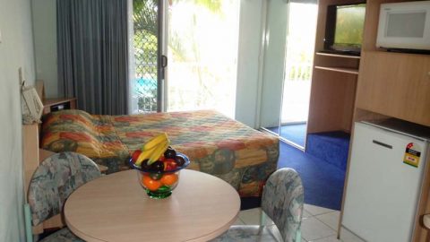 Rooms - Runaway Bay Motor Inn